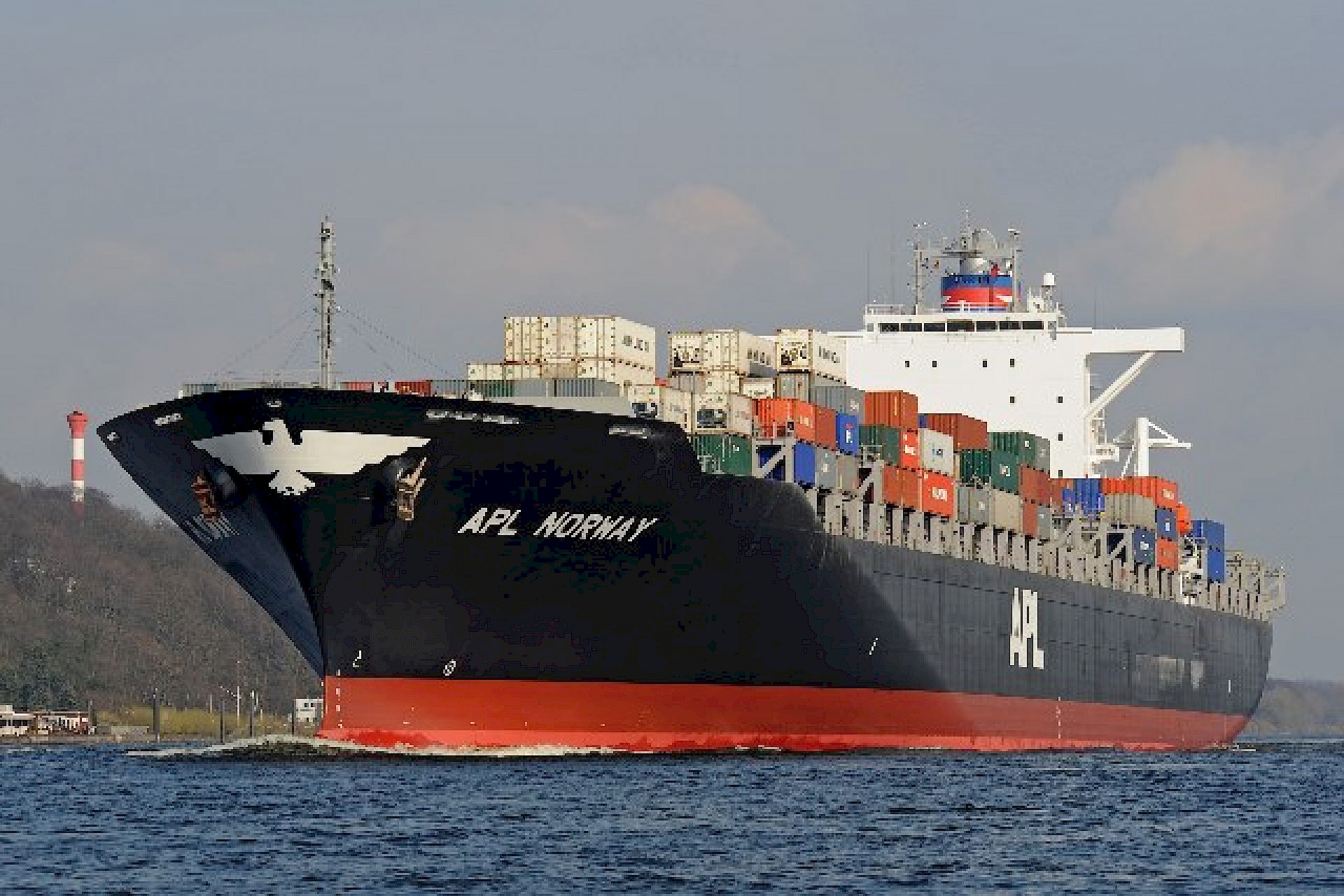 Shipping company RCL buys the largest container ship ever - Smartlink